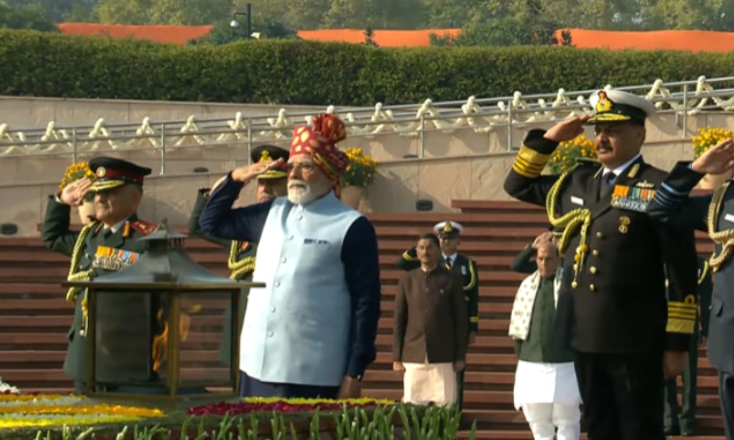 कर्तव्य पथ में ‘ऑपरेशन सिंदूर’ थीम पर ऐतिहासिक परेड; सिंदूर फॉर्मेशन ...
